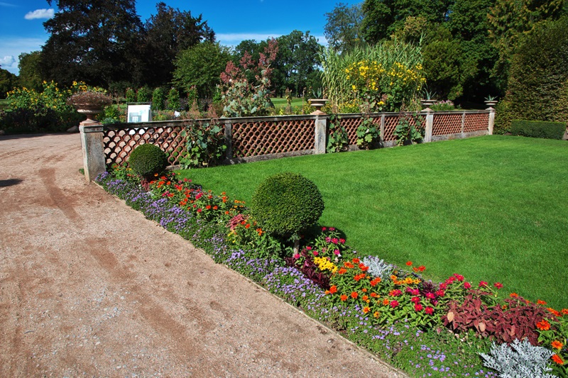 Comment niveler un terrain pour bien préparer son jardin